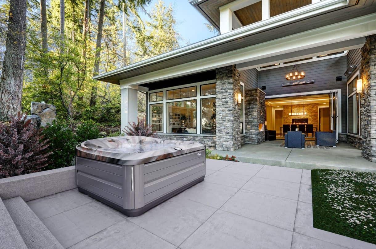 3 Great Landscape Ideas for Your Outdoor Hot Tub